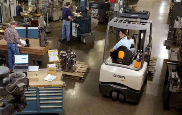 Crown Forklift CS4500: Solid & Reliable Material Handling Solution